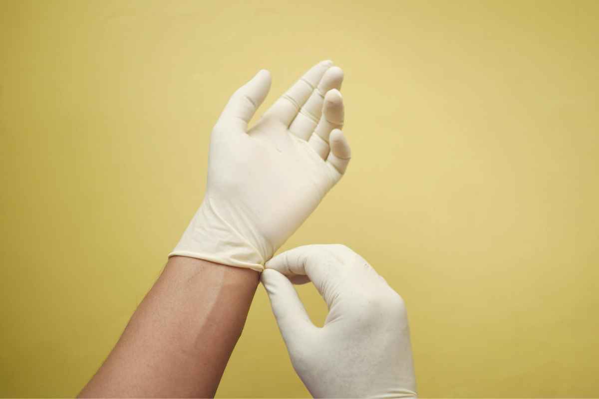 Latexhandsker – maksimal beskyttelse og komfort i hverdagen – Cares.dk